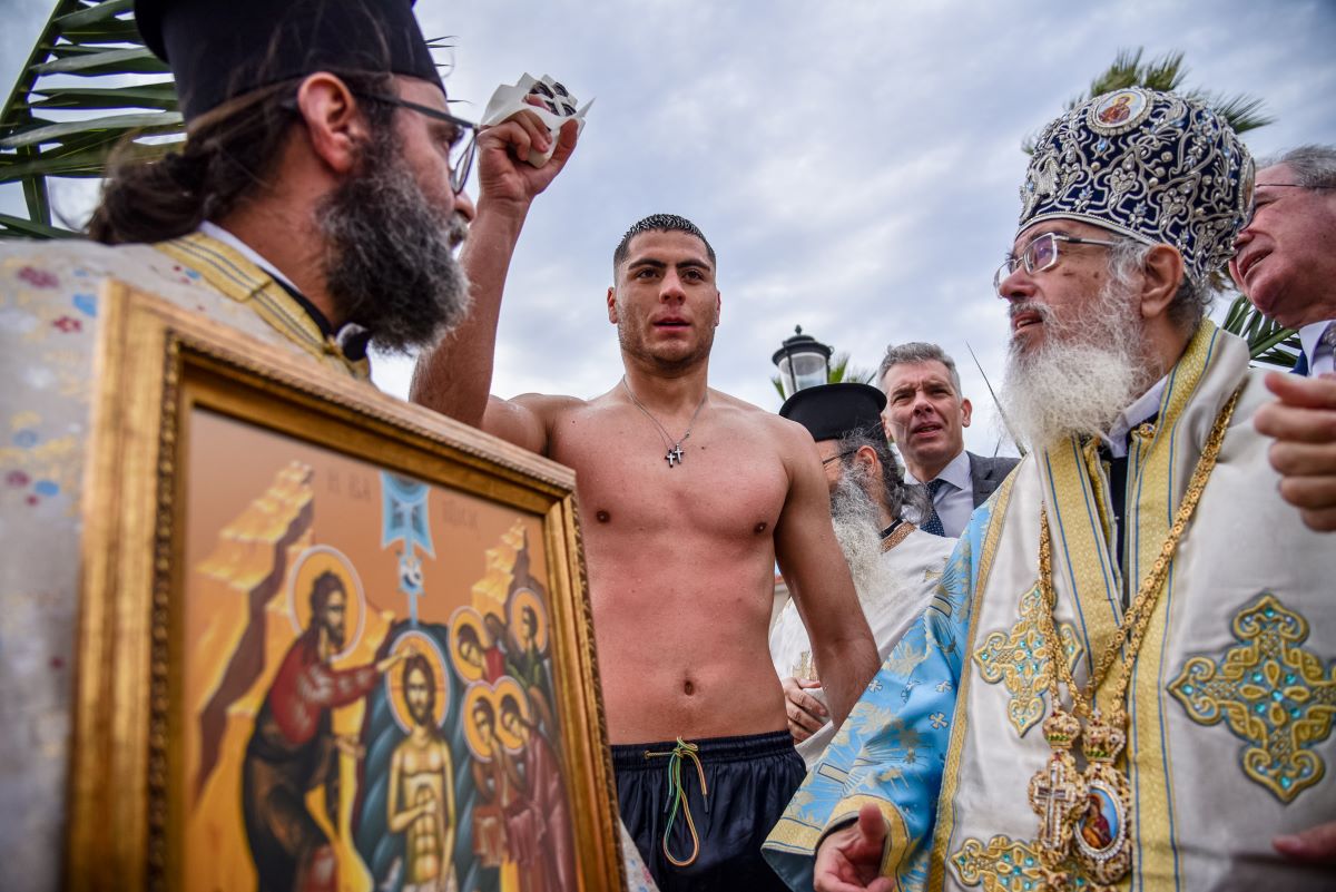 Θεοφάνια / Ο αγιασμός των υδάτων στη χώρα μέσα από φωτογραφίες - tvxs.gr