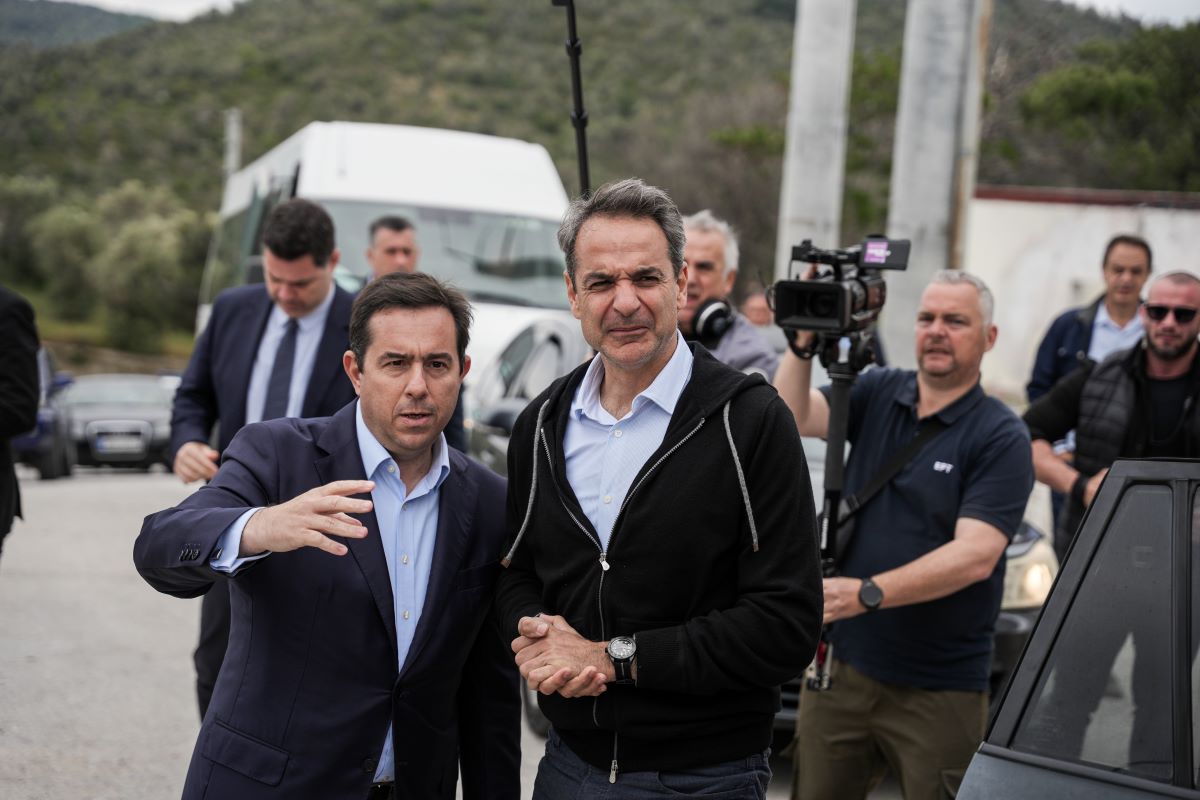 Κάντο όπως ο Μηταράκης / Η κυβέρνηση του «σαν να μην τρέχει τίποτα ...