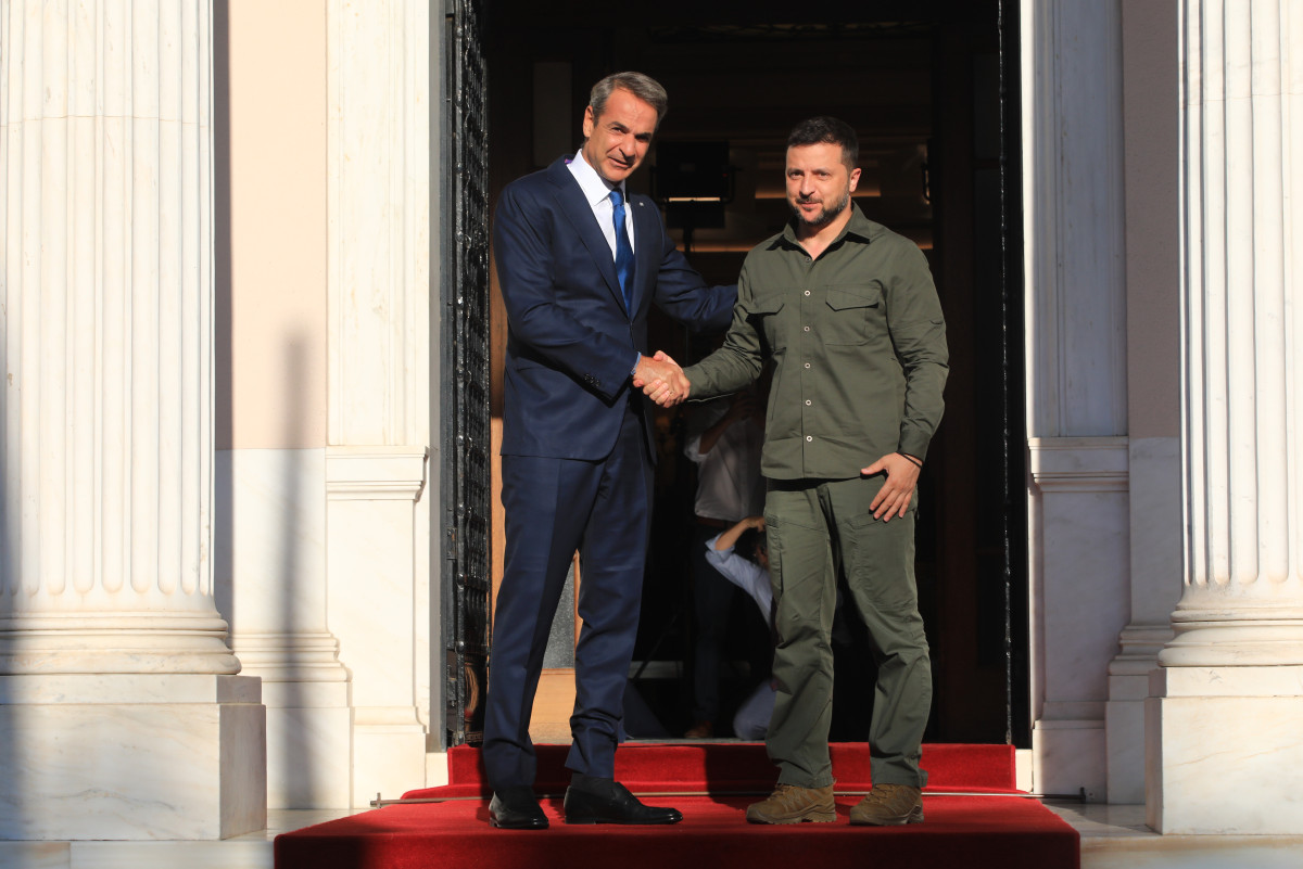 Στο Μαξίμου ο Βολοντίμιρ Ζελένσκι / Καλεσμένος του Μητσοτάκη - tvxs.gr