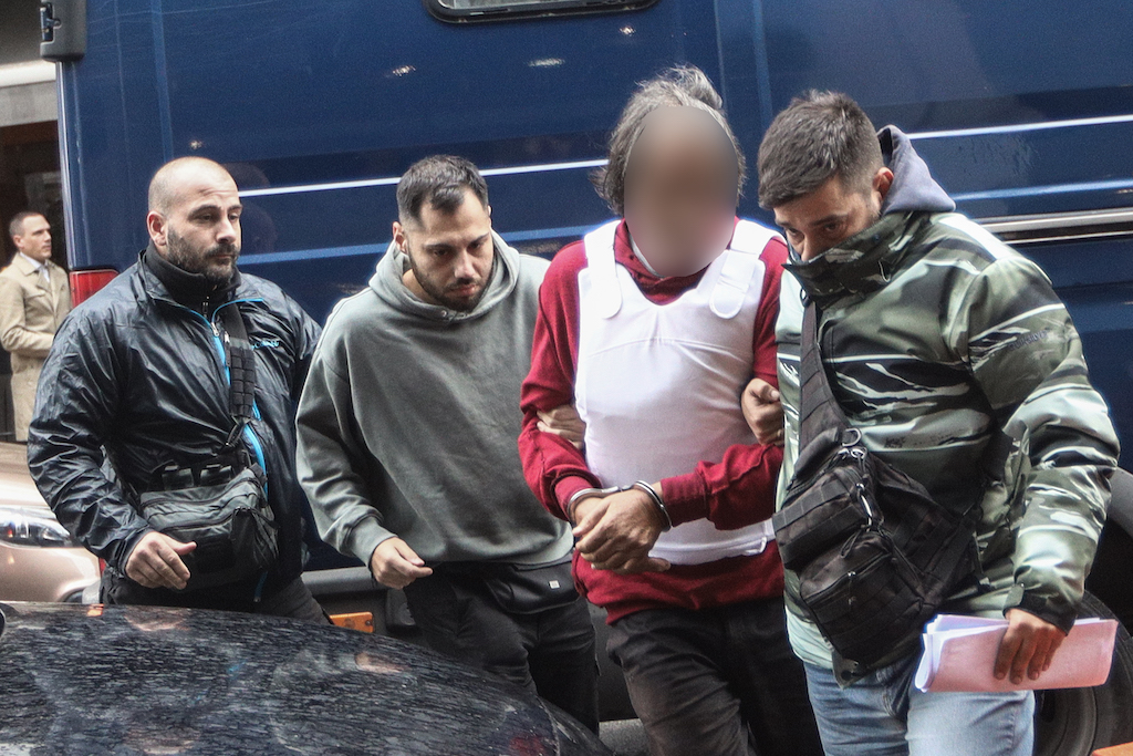 Γυναικοκτονία στη Σαλαμίνα / «Δεν μας είπε ότι κινδυνεύει η ζωή της ...