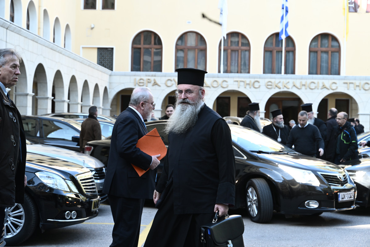 Ιερά Σύνοδος / Ομόφωνο «όχι» στον γάμο των ομόφυλων ζευγαριών - tvxs.gr