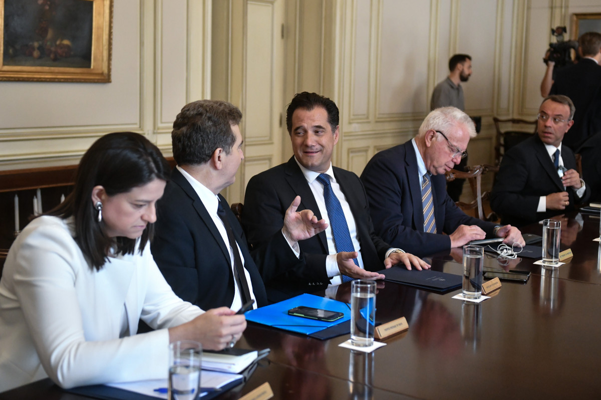 Τα των διαδρόμων / Οι «επιστροφές - καταστροφές» του ανασχηματισμού, το ...