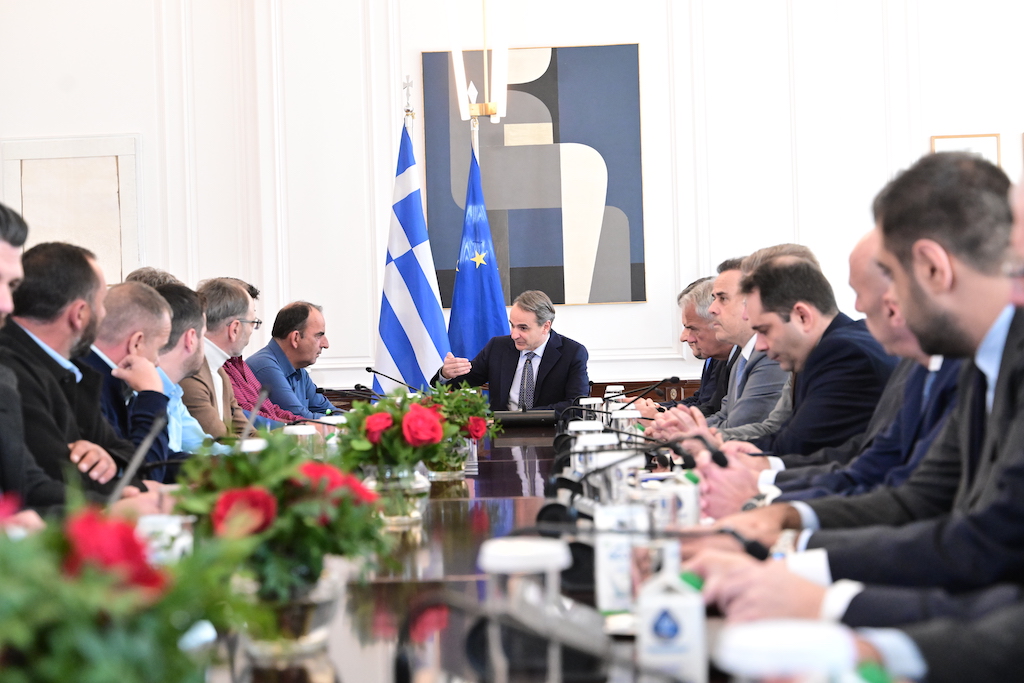 Μητσοτάκης σε αγρότες / Φθηνότερο ρεύμα για 10 χρόνια – Προκαταβολή του ...