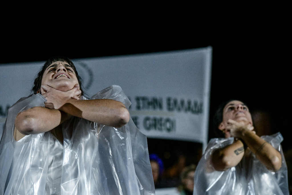 Επιτελικό χάος / Κινδυνεύει να κλείσει η γραμμή sos 15900 για τα θύματα ...