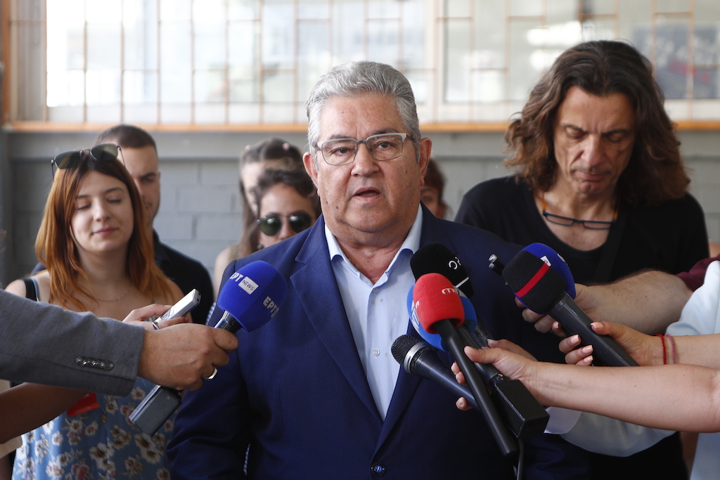 Κουτσούμπας / «Ψηφίζουμε για να "ψηλώσουμε" το μπόι του λαού μας και ...