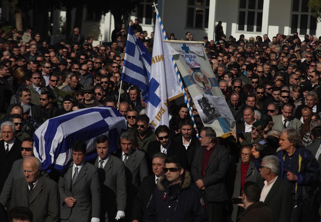 Με πυροβολισμούς αποχαιρέτησαν τον Ντερτιλή οι νοσταλγοί της Χούντας ...