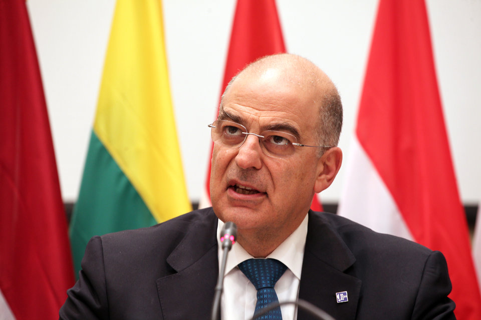 Περικλής Γκιόλιας: Μήπως κε Δένδια γνωρίζετε την «ΣΕΧΤΑ»; - tvxs.gr
